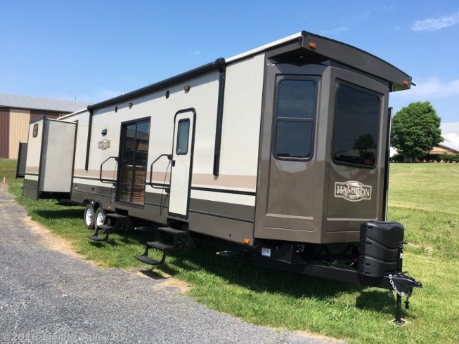 RV Find of the Week: Crossroads Hampton Destination Trailer - RV ...