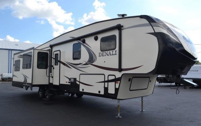 RV Find of the Week: Dutchmen Denali Fifth Wheel - RV Lifestyle News ...