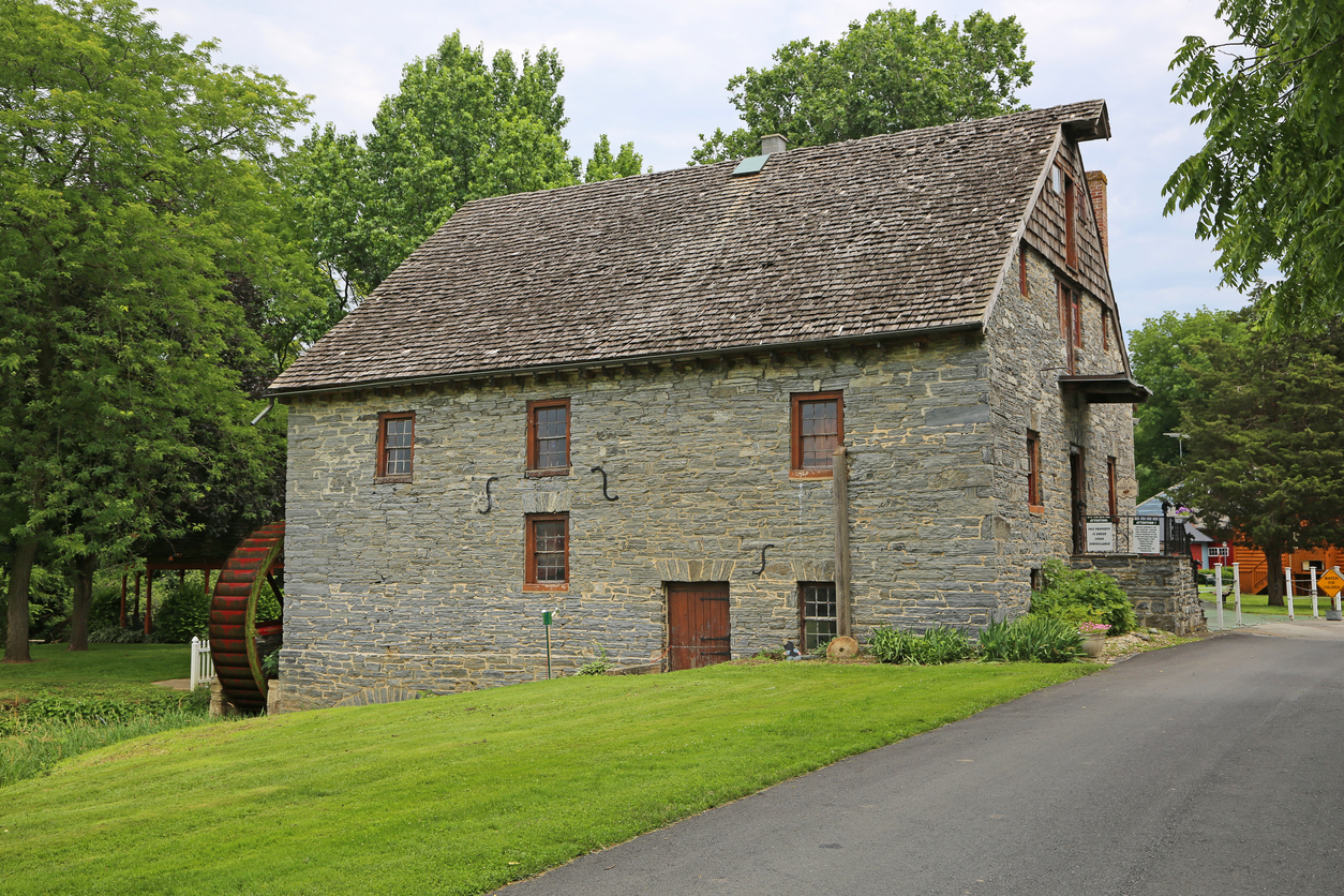 8 Historically Significant Buildings Still Standing in the United ...