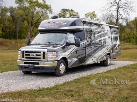 Top Couples Coaches: Class C Motorhomes for Two