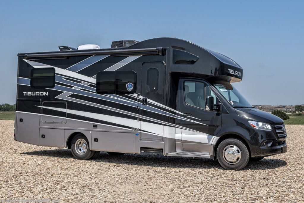 Top Couples Coaches: Class C Motorhomes for Two
